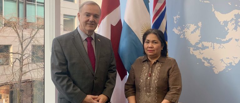 Philippine Consul General Dr. Gina Jamoralin Meets with the Dean of ...